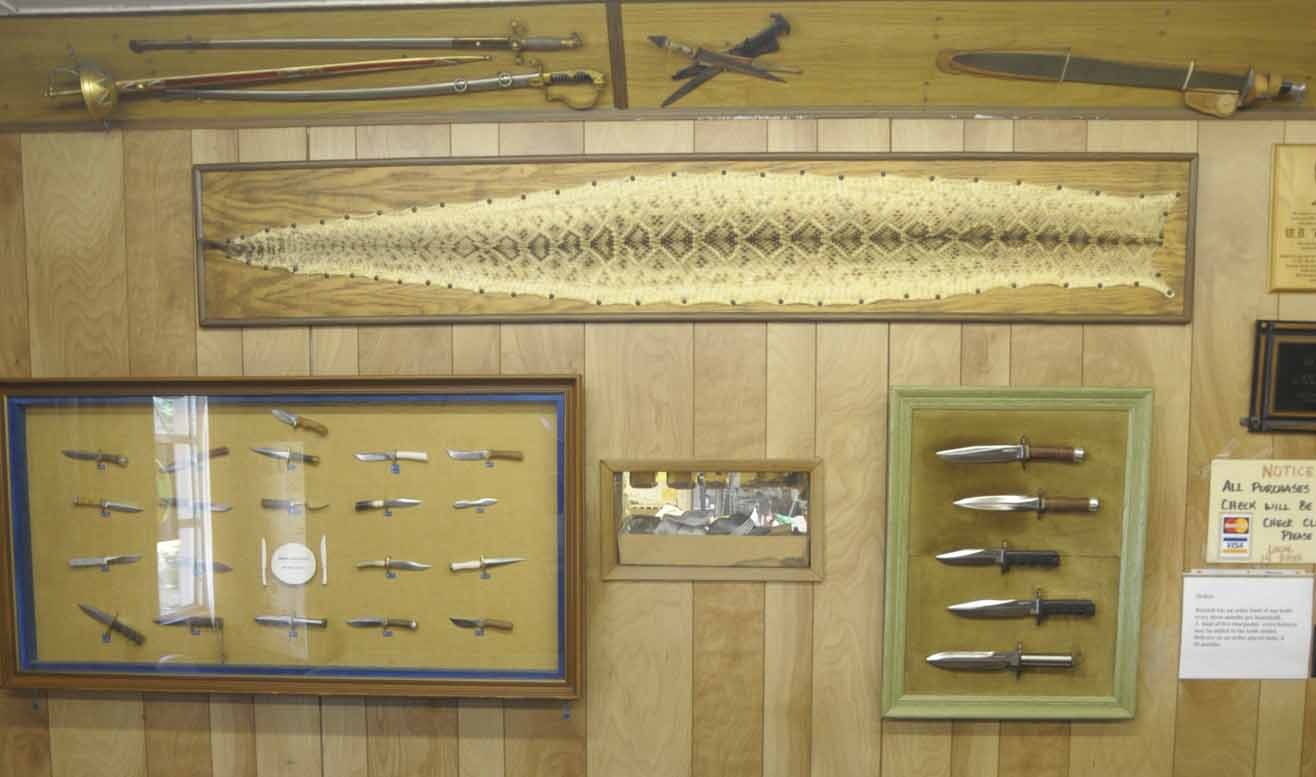 ShowRoom Snake Skin - Knifetalk Forums